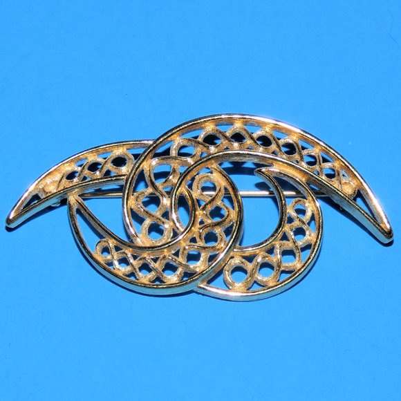 Monet | Jewelry | Vintage Signed Monet Brooch Pin Openwork Interlocking Links Swirl Loop Gold ...